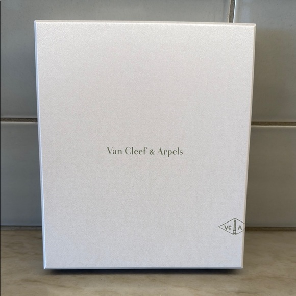 Van Cleef & Arpels | Accessories | Van Cleef Arpels Empty Gift Box ...